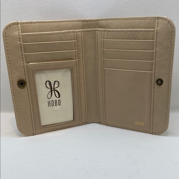 HOBO | Bags | Hobo Beige Leather Wallet With Zipper | Poshmark